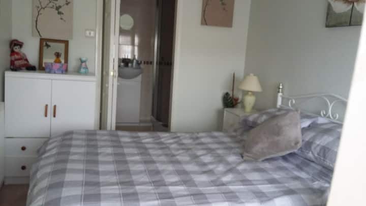 En Suite Bedroom In House.  Room Only - Haverfordwest