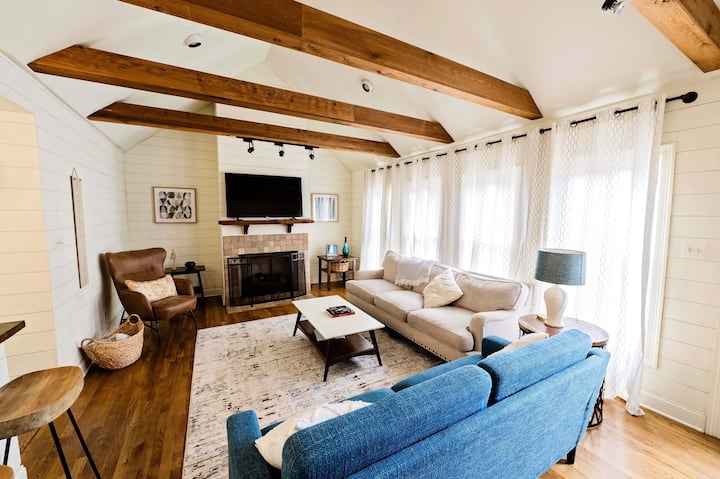 Charming Home-quiet Street-near Uofm-fenced Yard - Memphis, TN