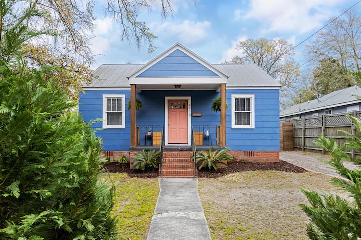 Cheerful 2 Bedroom Home With Outdoor Seating - North Charleston, SC