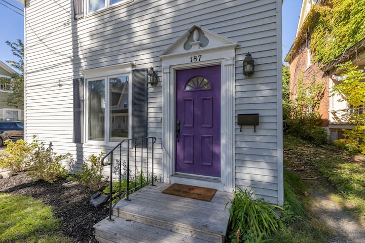 Spacious And Central Downtown Private Unit - Fredericton