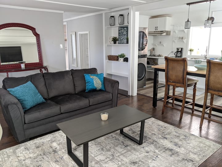 Fully Furnished Newly Remodeled Home. - Roseburg, OR