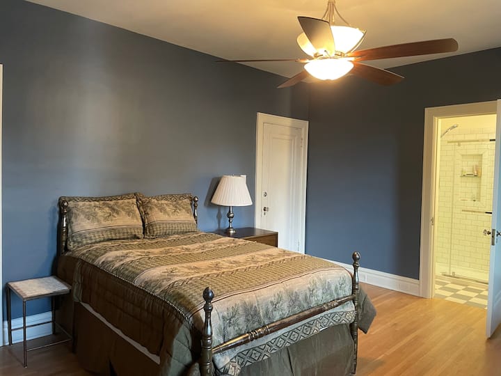 Historic Suite Atthe Rowe Mansion B&b Plus - Huntington, WV