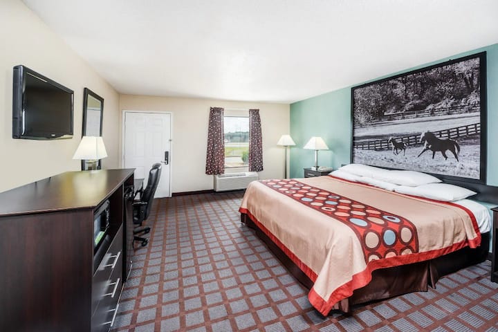 King Size Bed Non-smoking - Paducah, KY