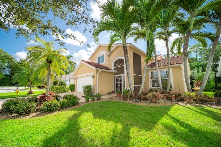 Bright And Spacious Home With Private Heated Pool - Bonita Springs, FL