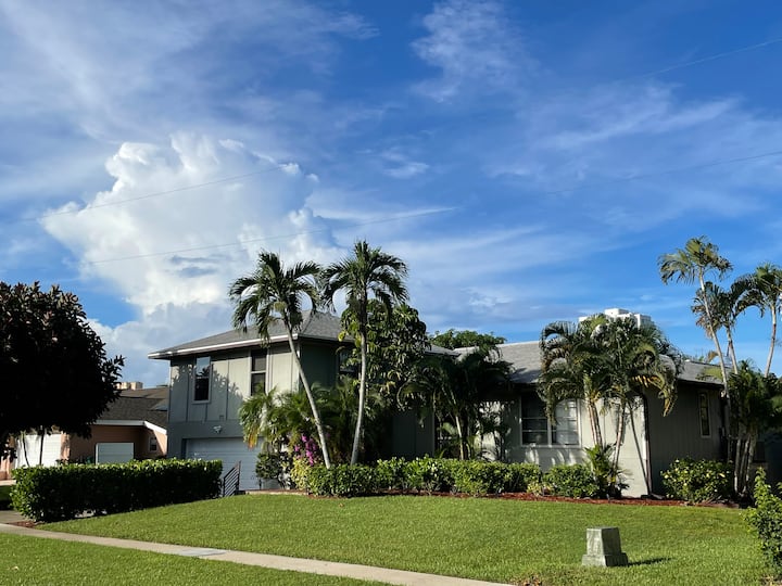2 Blocks To The Beach,  Spacious 3 Bedroom House! - Marco Island, FL