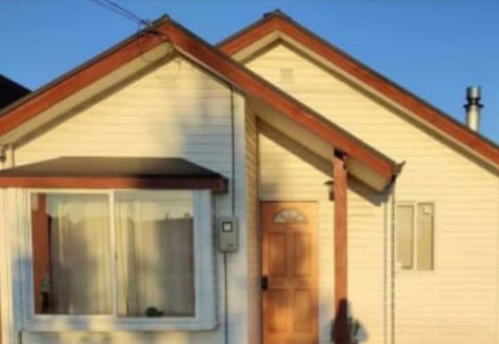 Comoda Casa Con Estacionamiento, Excelente Sector - La Unión, Chile