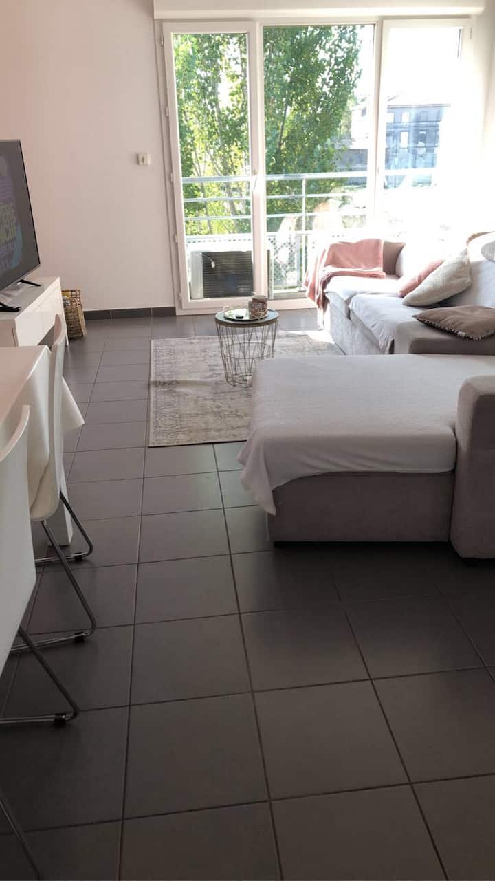 Superbe Appartement Avec Terrasse Et Parking - Beaucaire