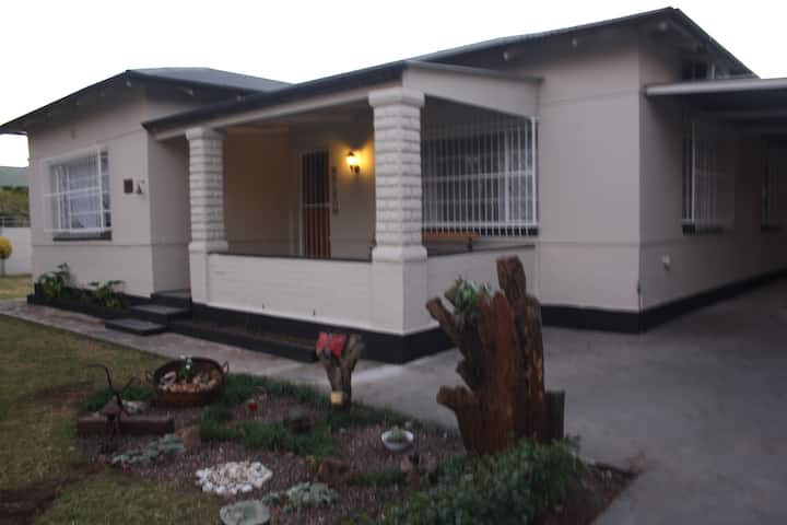 Spacious 3-bedroom Residential Home With Lapa - Vredefort