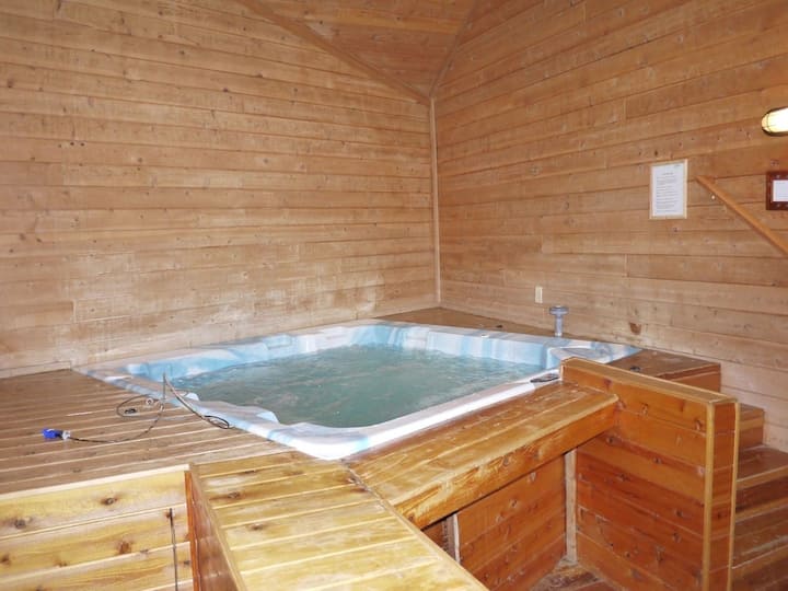 Walk To Ski Resort: Indoor Jacuzzi, Sauna, Games. - Big Bear, CA