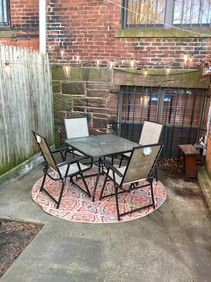 South Downtown Hartford Brownstone Garden Unit - Hartford, CT