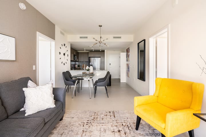 Best Location W Pool & Parking In Doral - Doral, FL