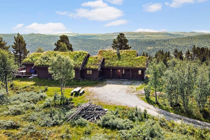 Romslig Hytte I Vakre Naturomgivelser - Norwegen