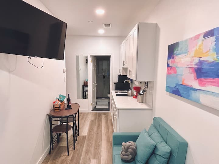 Tiny Studio In Fashion District - Philadelphia, PA