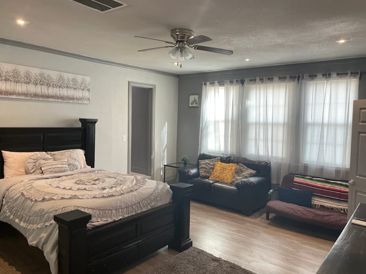 Beautiful 1 Bedroom Apartment Suite In El Paso Tx! - El Paso, TX