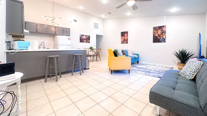 Walk To Fsu. Spacious Retreat With 3 Tvs/beds. - Tallahassee, FL