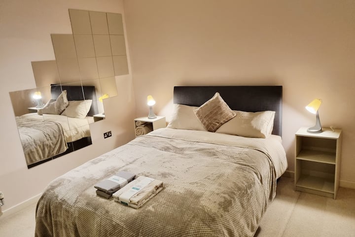 Beautiful Top Floor Room At The Heart Of Mk City - Milton Keynes