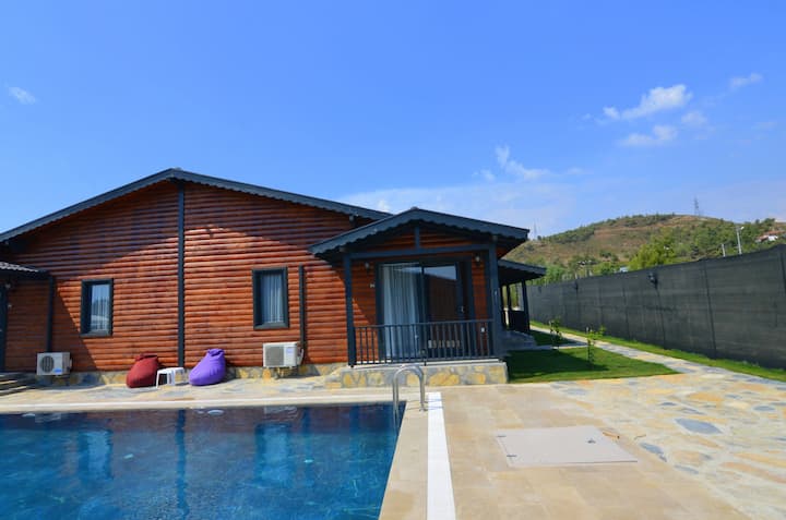 Havuz Olanağı Sunan Rahat Bir Ev - Fethiye