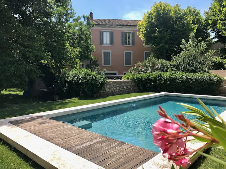Maison Bourgeoise Avec Piscine Et Jardin Privé - Salon-de-Provence
