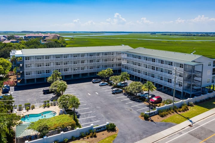 Folly Beach Retreat | 3br/3ba + Pool - Folly Beach