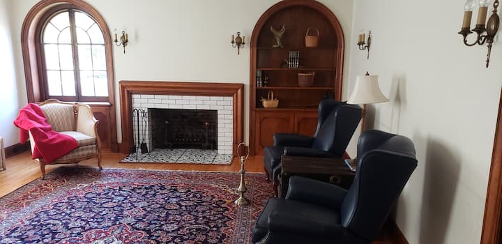 Charming,  Cheery 3 Bedroom Close To Everything - Marshfield, WI