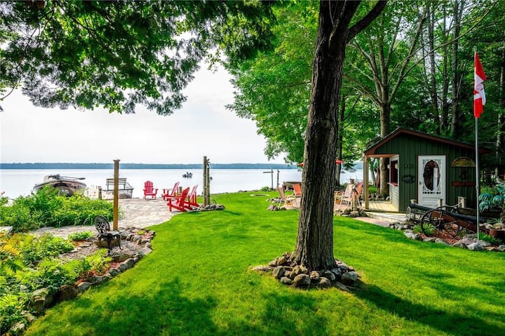 Enjoy Scenic 4bdrm Lakehouse With Tikibar & Hottub - Kawartha Lakes