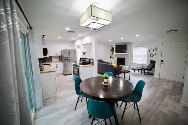 Chic, Cozy, Comfortable Home In A Prime Location! - Round Rock, TX