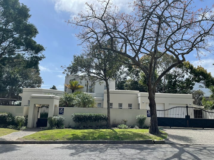George House With Mountain View And Pool - George