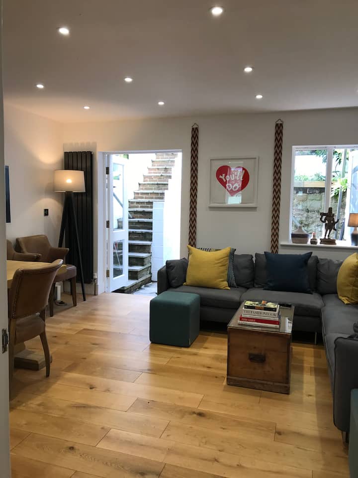 Comfortable Centrally Located 3 Bedroom House - Saint Leonards