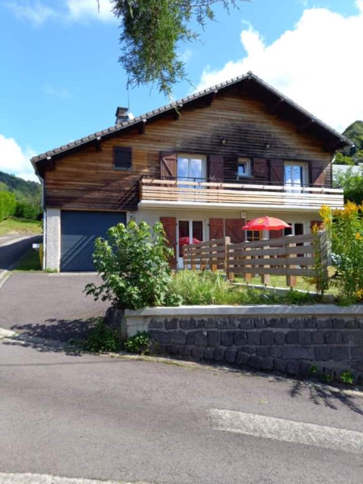 Chalet. F2 En Rdc. 2 Pers. Jardin Et Parking Privé - Puy de Sancy