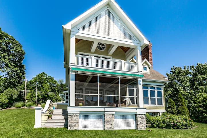 Exceptional 3 Bedroom Skaneateles Lake House - Skaneateles, NY
