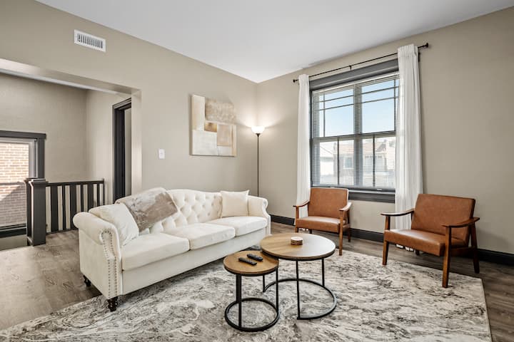 New! King Bed Suite Near Wash-u / Downtown Clayton - Kirkwood, MO