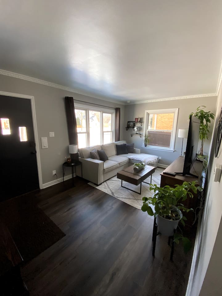 Cozy, Clean Shared Home With Free Street Parking - Milwaukee, WI