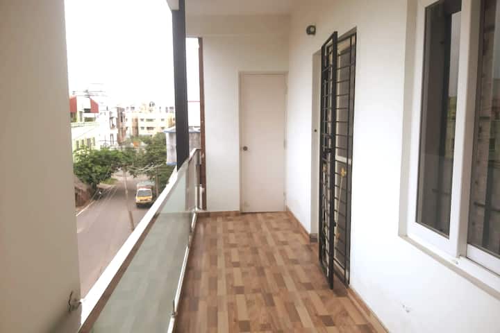 Breezy 2 Bhk Apartment- Relax In Rooftop Jacuzzi! - Chennai