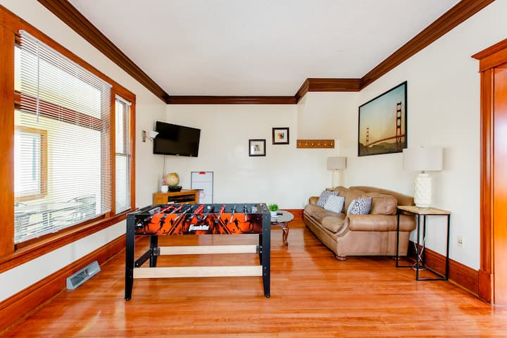 Updated Victorian Near Downtown With Bathroom [4] - Minneapolis, MN