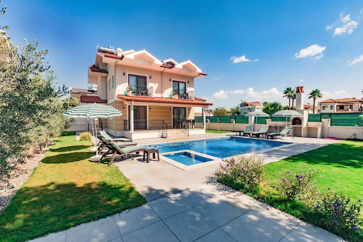 Villa Vera - Sleeps 11 -Private Pool - Gulpinar - Dalyan