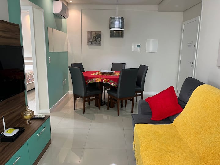 Aconchegante Apto Centro De Bombinhas, 2 Quartos - Bombinhas