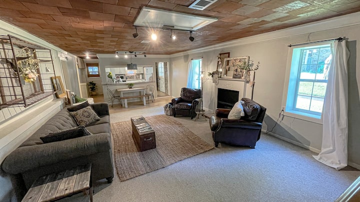 The Old Dairy 2bd 1bt Small Farm - Brenham, TX