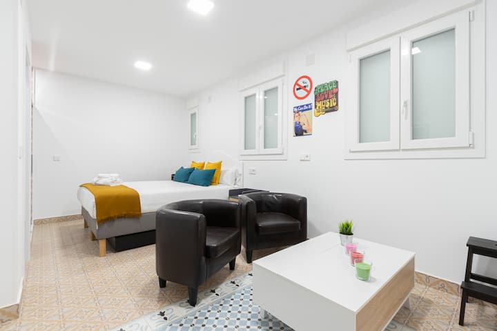 Cozy And Quiet Studio "<M> Embajadores". - Madrid