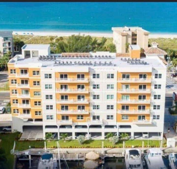 New 3 Bedroom Condo Across From The Beach - Madeira Beach, FL
