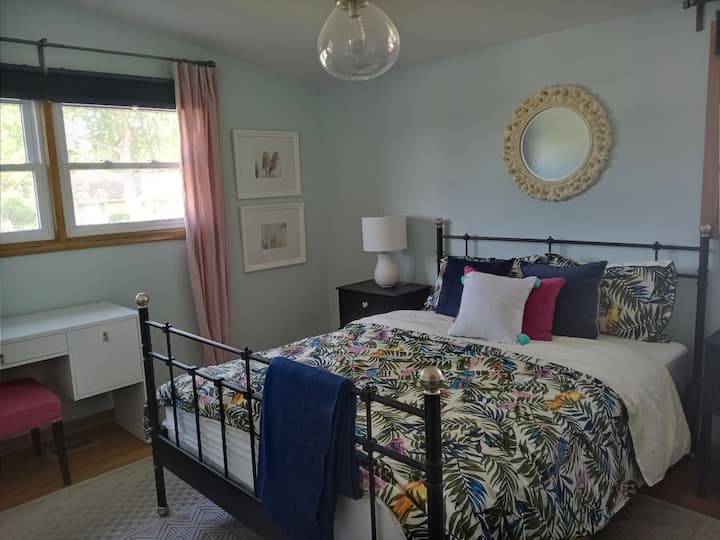 Cheerful Room With 2 Beds In A House - カナダ ウィンザー