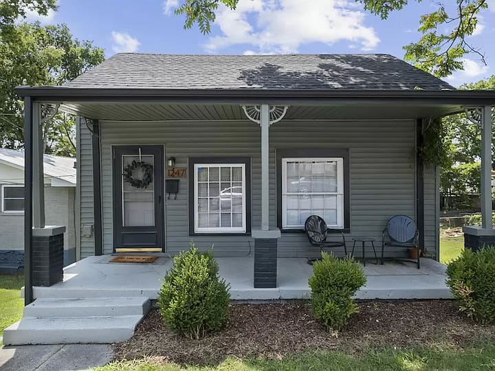 Charming 2 Bedr In Heart Of Weho Mins From Dwntwn