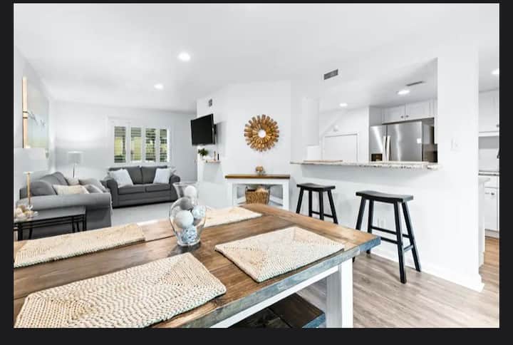*Chair Service Included! * Private Beach, Woof Ok* - Destin, FL