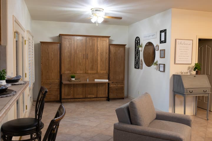 Adorable 1 Bedroom Guest House /Studio With Pool. - El Paso, TX