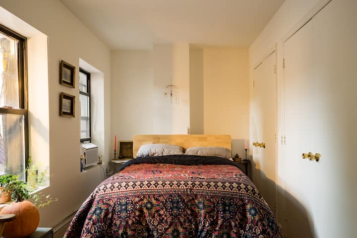 Cozy & Spacious With Huge Backyard Access! - State of New York