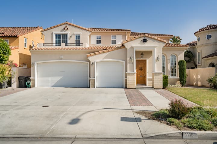 Beautiful Luxury Home 5 Bdm 4.5 Bath Near Disney - Santa Ana, CA