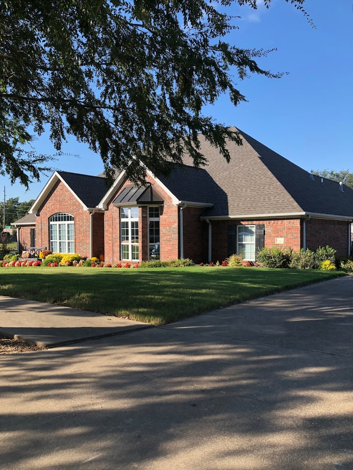 3 Bedroom Home With Beautiful Back Deck-lake View - Springdale, AR