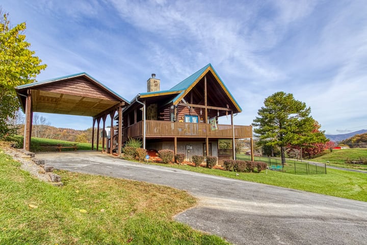 Serene mountainside 2 BR w/ fenced in yard+RV spot - Cabins for Rent in ...