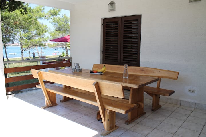 Bungalow Direkt Am Meer Mit Großen Grundstück - Privlaka