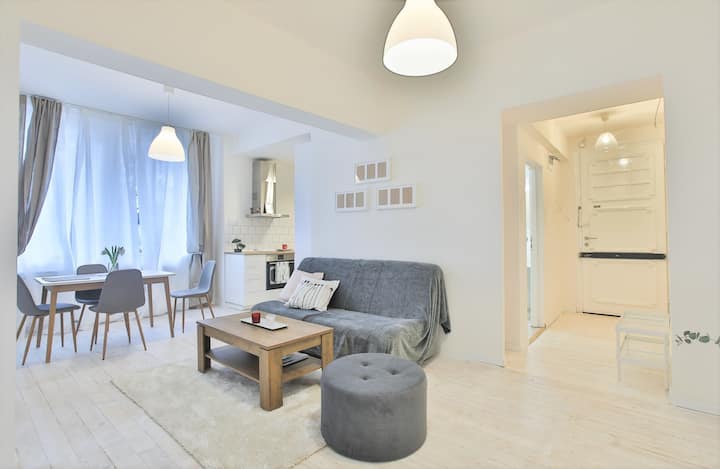 Han Krum Two Bedroom Modern Designer Sofia Center - Sofía