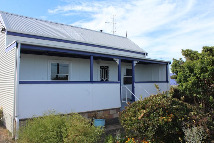 Cosy 3 Bedroom Cottage In The Centre Of Kingscote - Kingscote